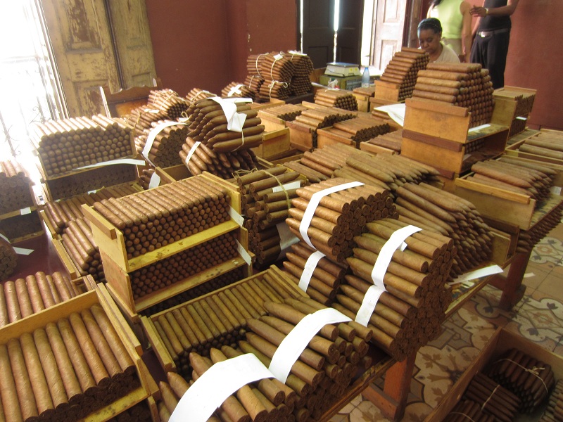 Cuban Cigars, Culture & Lifestyle: H.Upmann cigar factory (Havana)