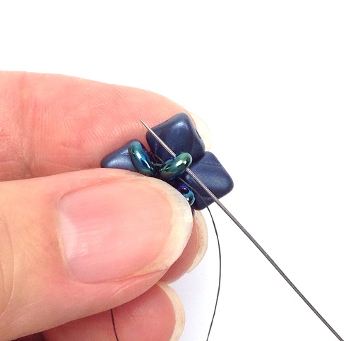 How to Make Framed Dia or Silky Beaded Earrings / The Beading Gem