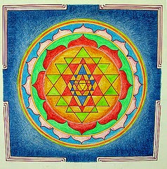 UMA LINDA CIGANA DO ORIENTE: YANTRA: