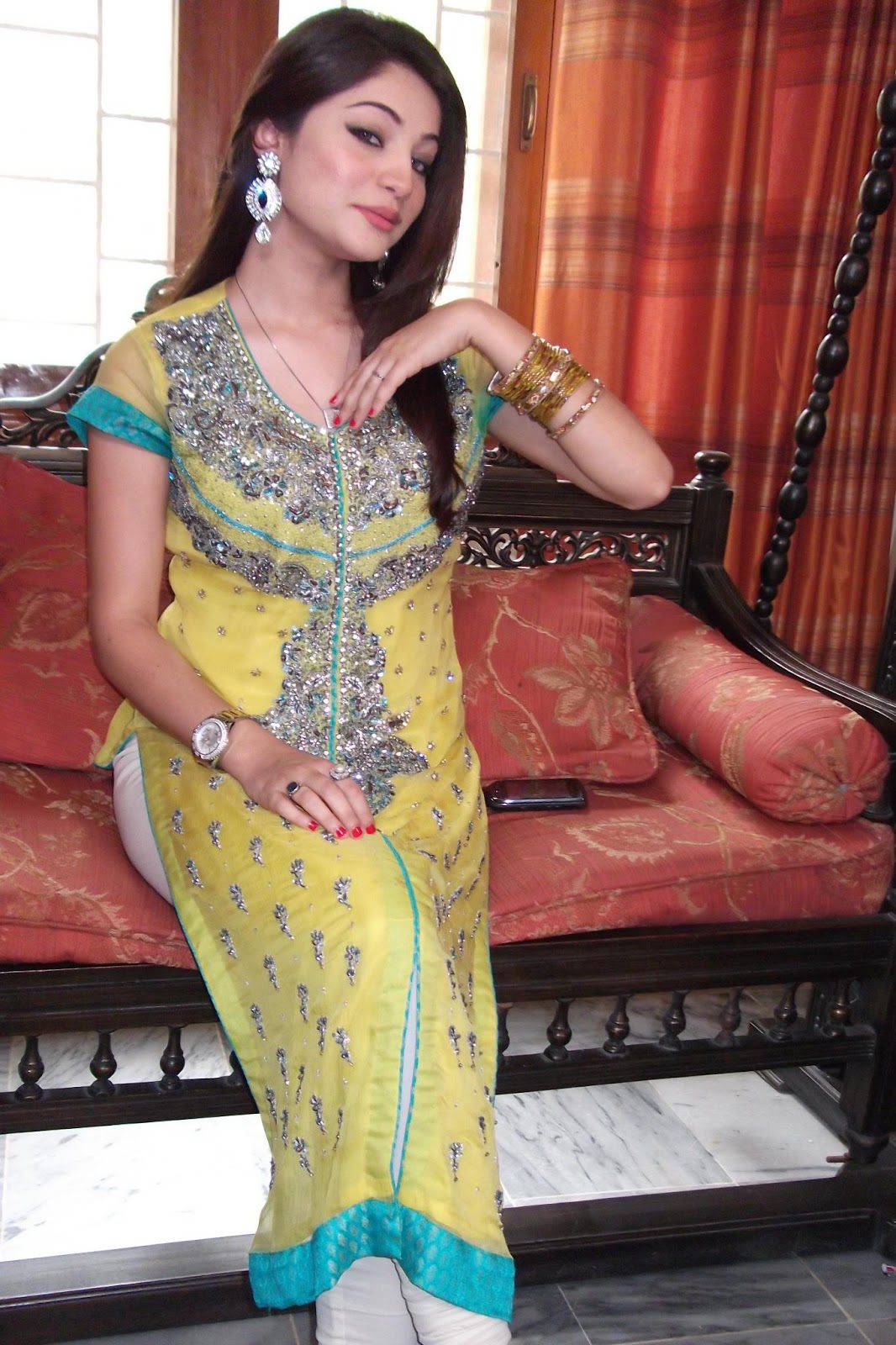 Gorgeous Pakistani Actress Neelam Muneer Super Hot Facebook Photos ...