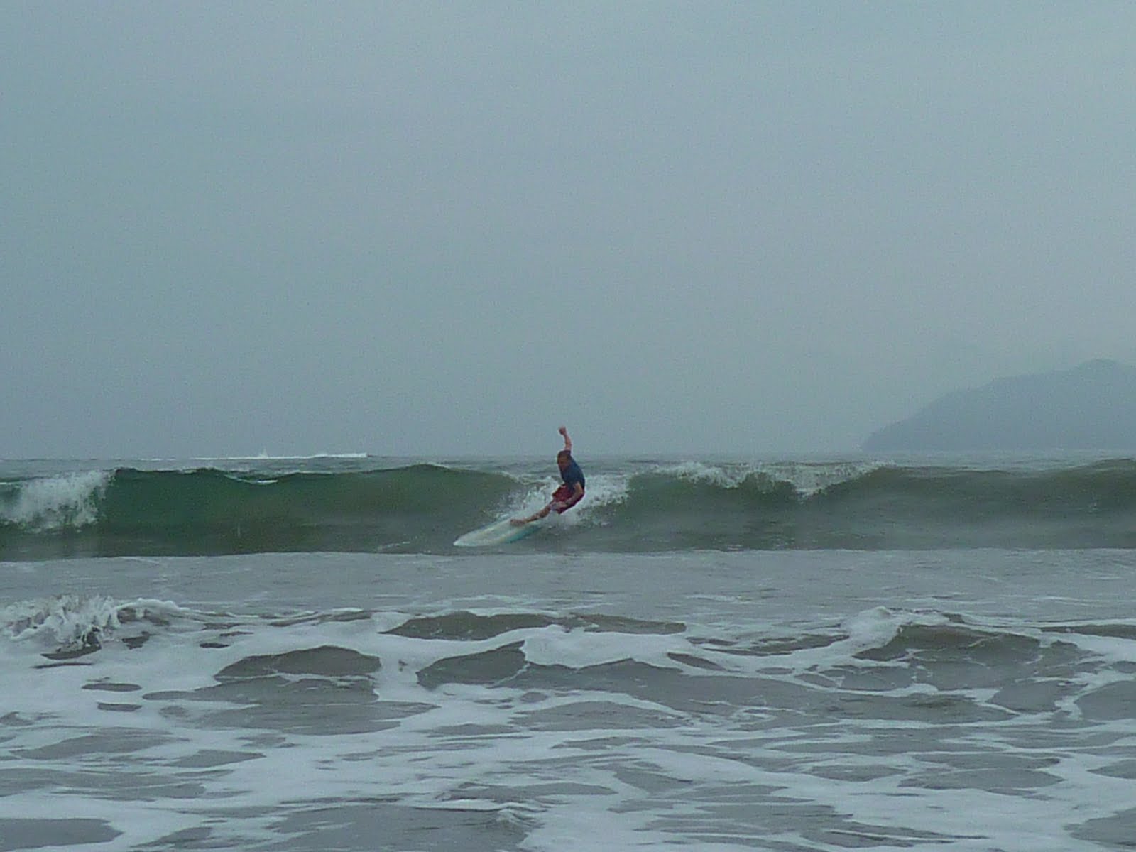 Blogging Honduras: Surfing with Rodney