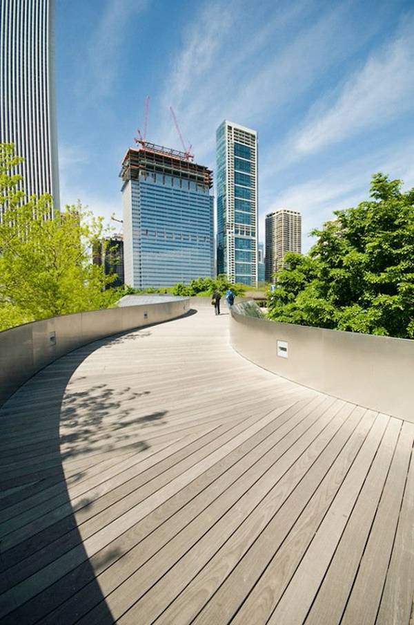 Winding Pedestrian Bridge | Zone Unique