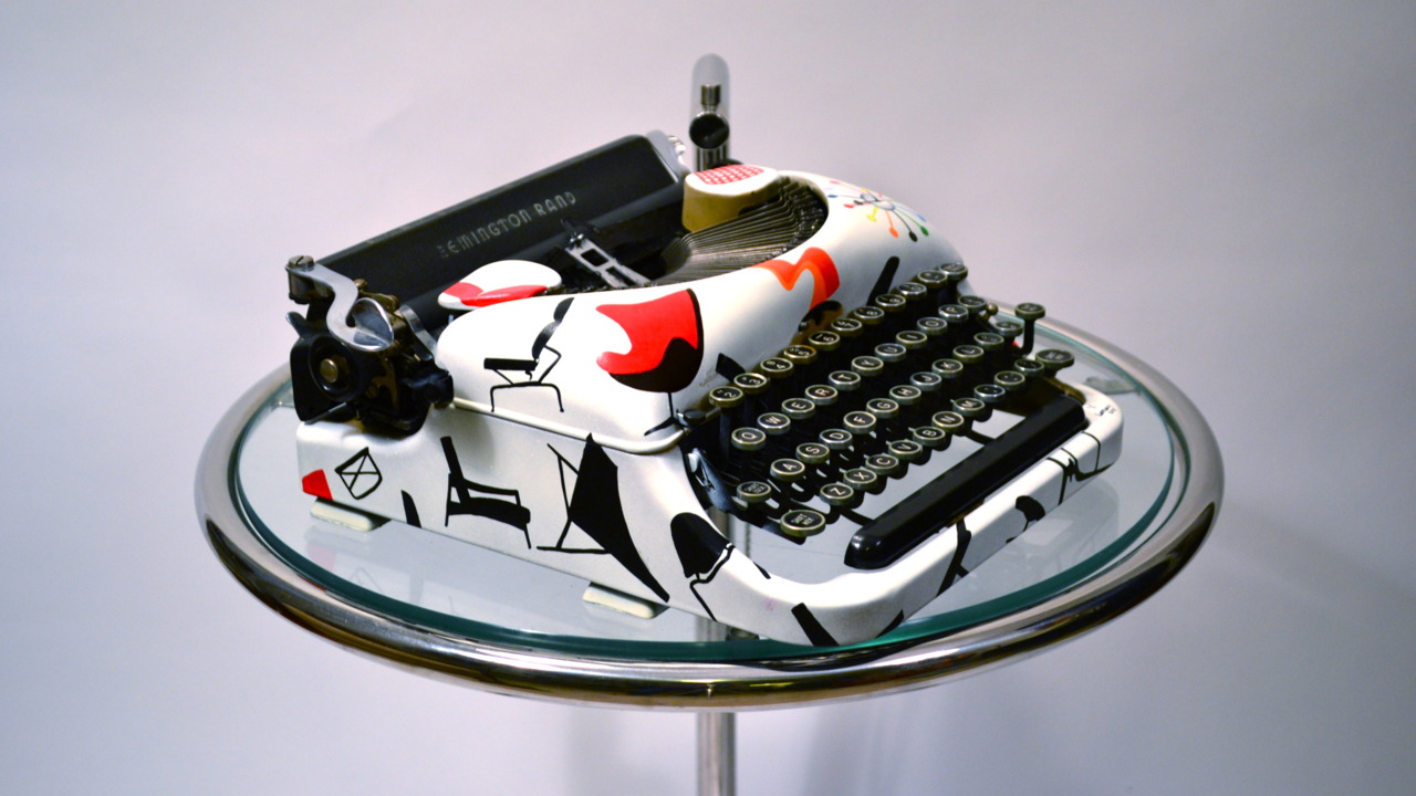 oz.Typewriter: Prettily Painted Portable Typewriters