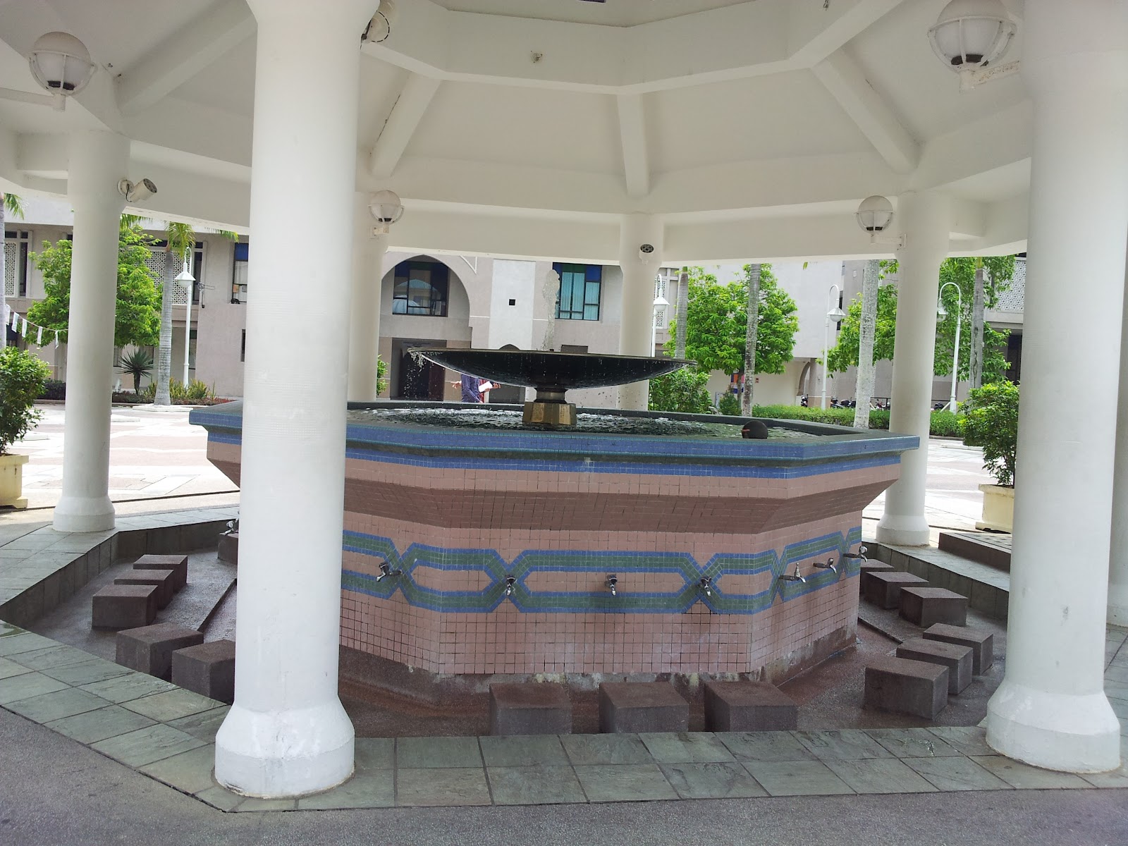 nukilan hamba Allah: tentang library uia gombak