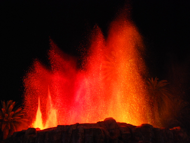 Al's Photography Blog: Mirage Volcano (Las Vegas) & Snow