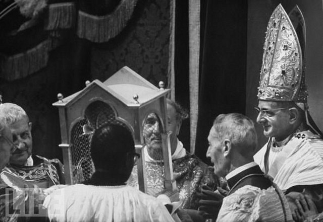 Symbolic Offerings of the Solemn Papal Mass of Canonization ...
