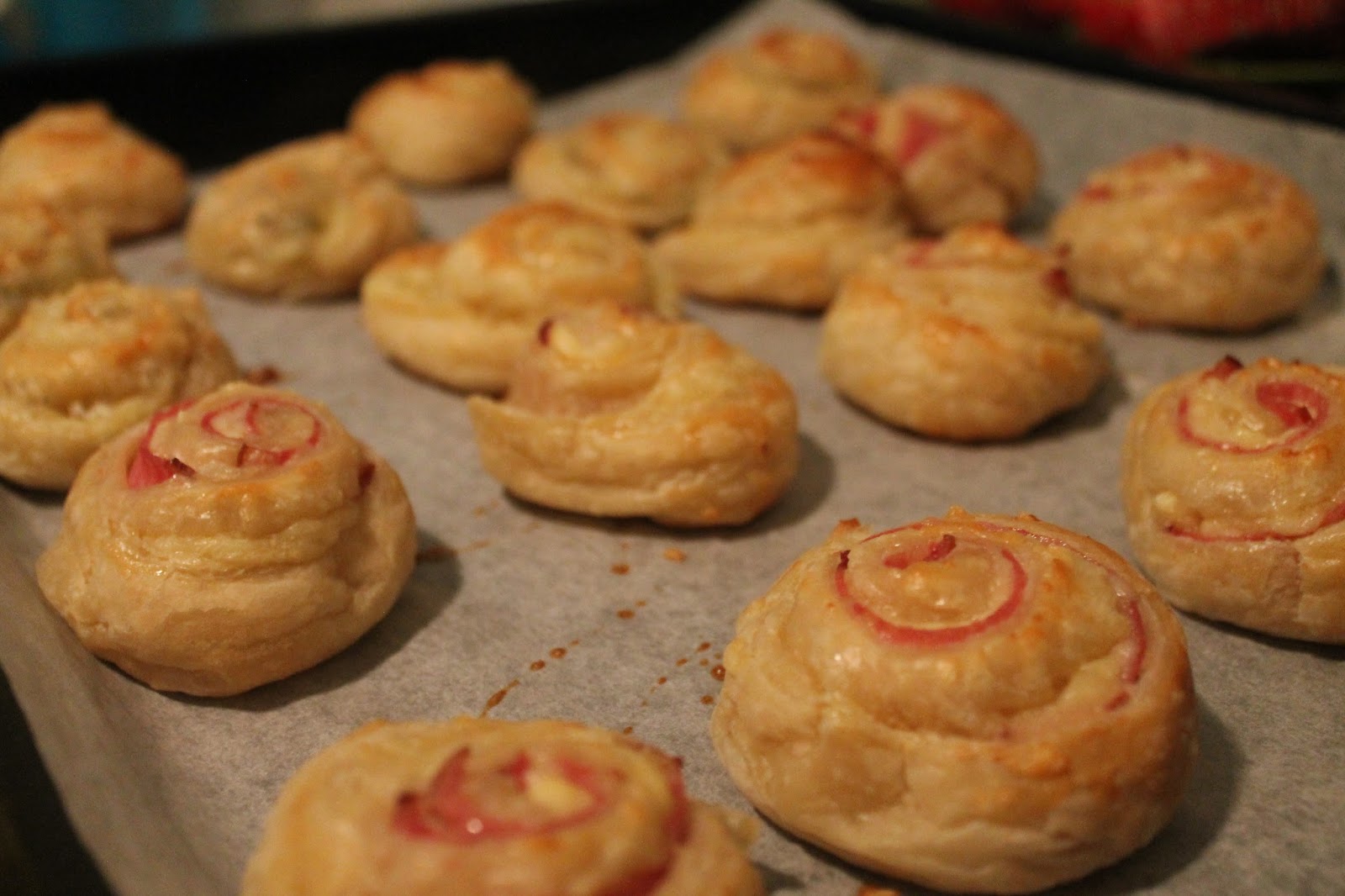 Maitseb hää ;): Singi-juustu lehttaigna pirukad