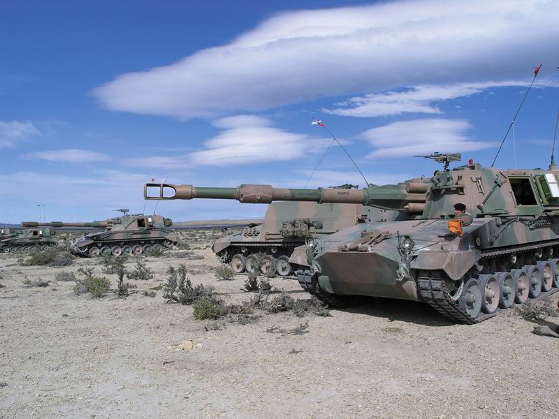 Vehículo de Combate de Artillería TAM VCA Palmaria del Ejercito ...