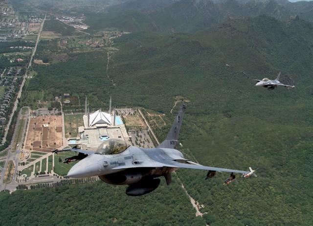 Pakistan Air Force Jets Flying Near Faisal Mosque Islamabad - All About ...