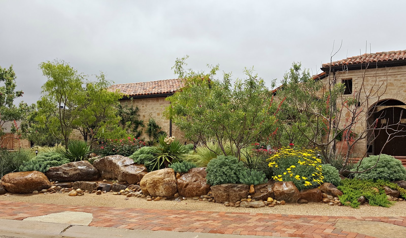 Penny's Vintage Home: Adding Curb Appeal with Rock....Rockin' front yards