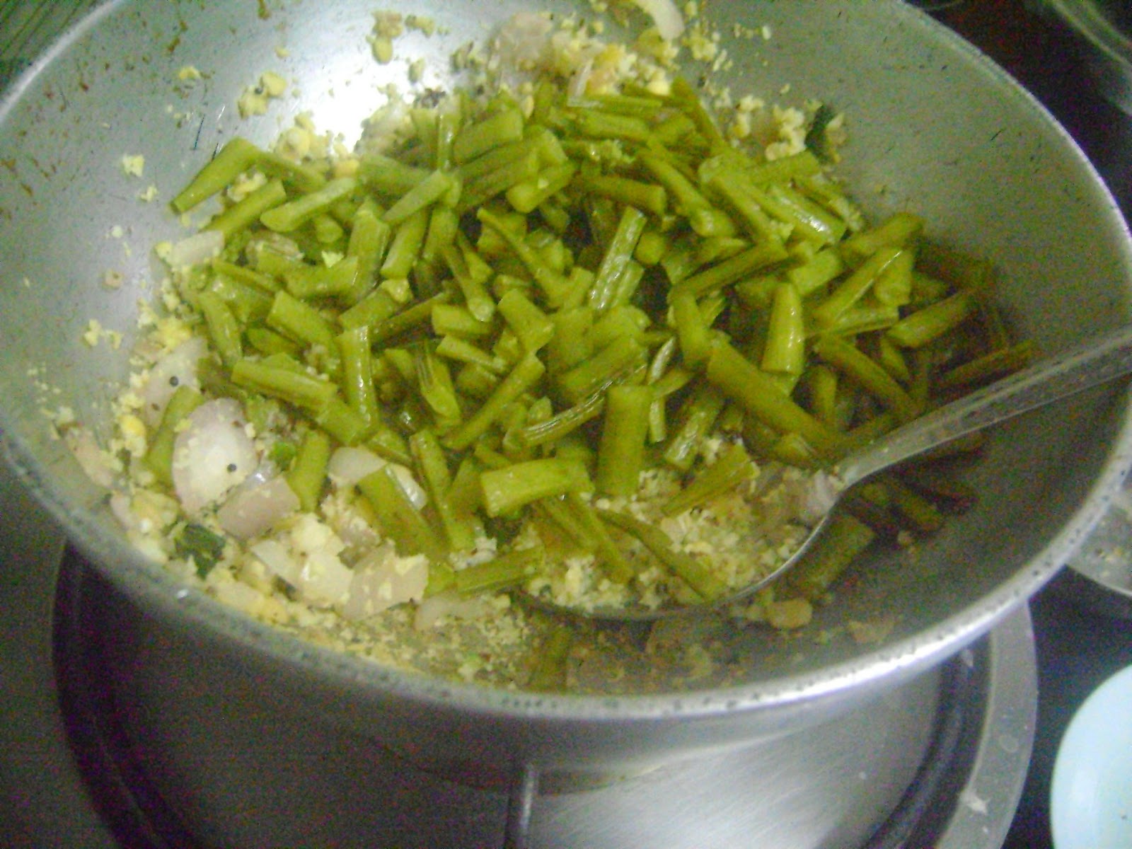 Raji Ramakrishnan : KOTHAVARAKKA SUBZI (CLUSTER BEANS)