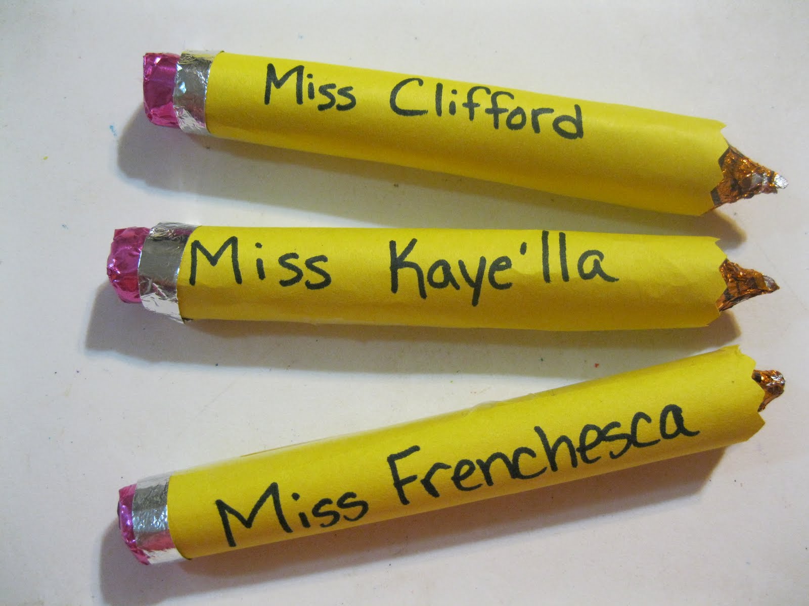 The Happy Wife: Craft Tutorial: Candy Pencils