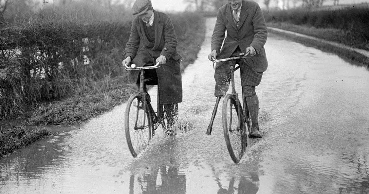 Amazing Vintage Photographs of River Thames Floods From Between the ...