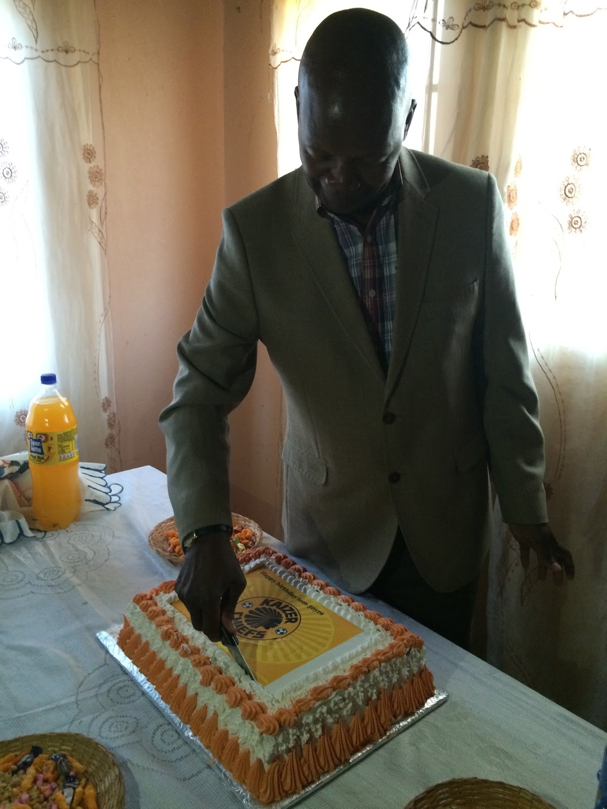 truth be told: The Kaizer Chiefs Cake Ruse