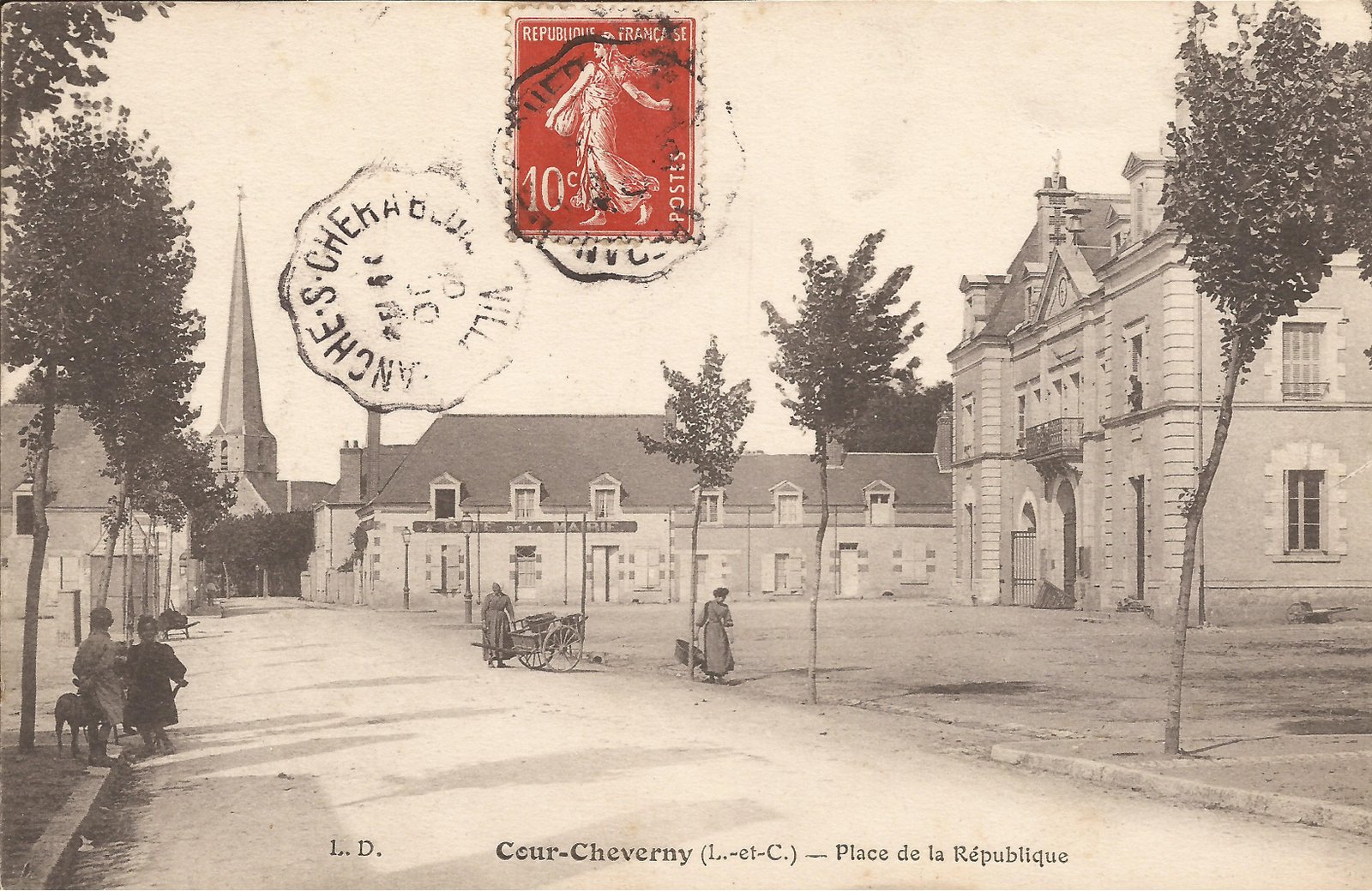 Cartes Postales Anciennes Cheverny Cour-ChevernyCheverny, Cour-Cheverny