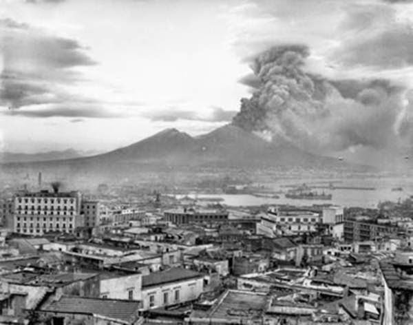 The Mount Vesuvius: One of the most active volcano with ancient ...