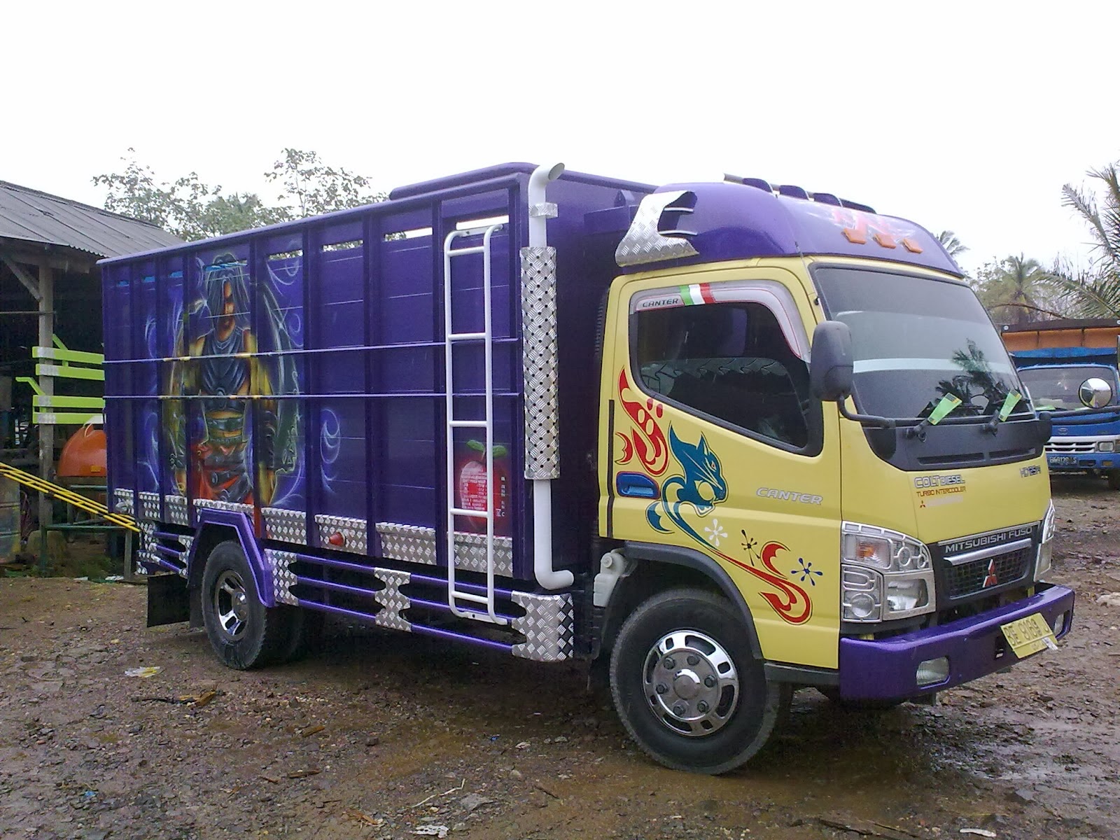 Gudang Modifikasi: Modifikasi dan Variasi Warna Mobil Truk