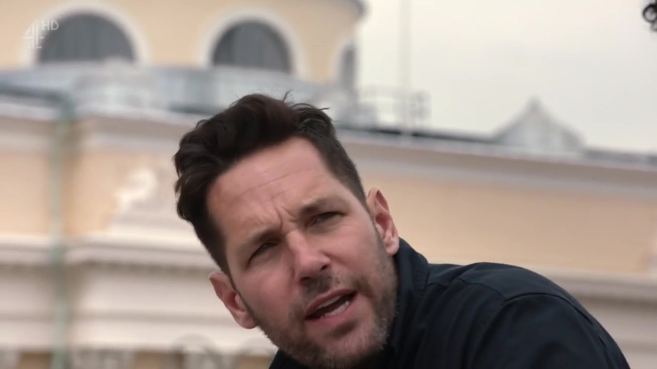 ausCAPS: Paul Rudd shirtless in Travel Man 4-02 "Helsinki"
