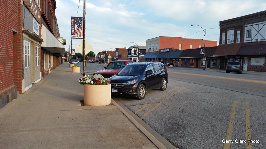 Road Runner: Views From Old Hometown - Gillespie, IL