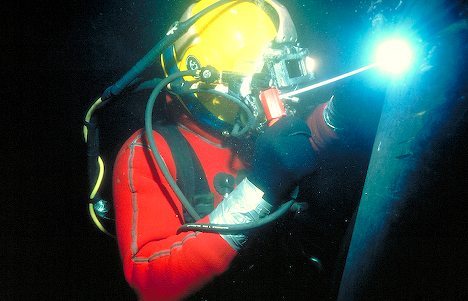 UNDERWATER CUTTING & WELDING MANUAL - MechanicsTips