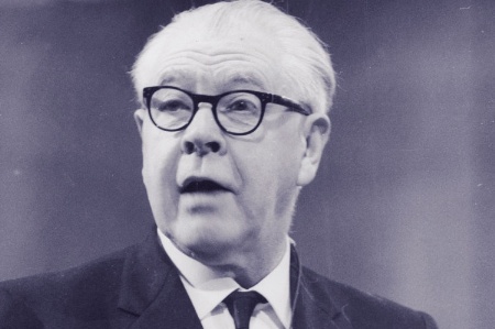 DEFINITION OF ECONOMICS BY LIONEL ROBBINS | All In One Place - Submit ...