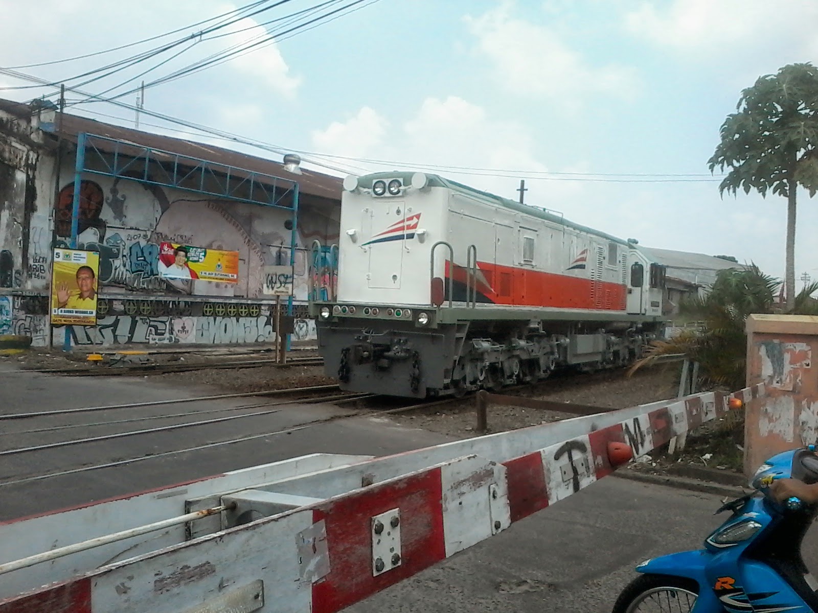 Kereta Api Indonesia: Langsiran Lokomotif Di Stasiun Lempuyangan