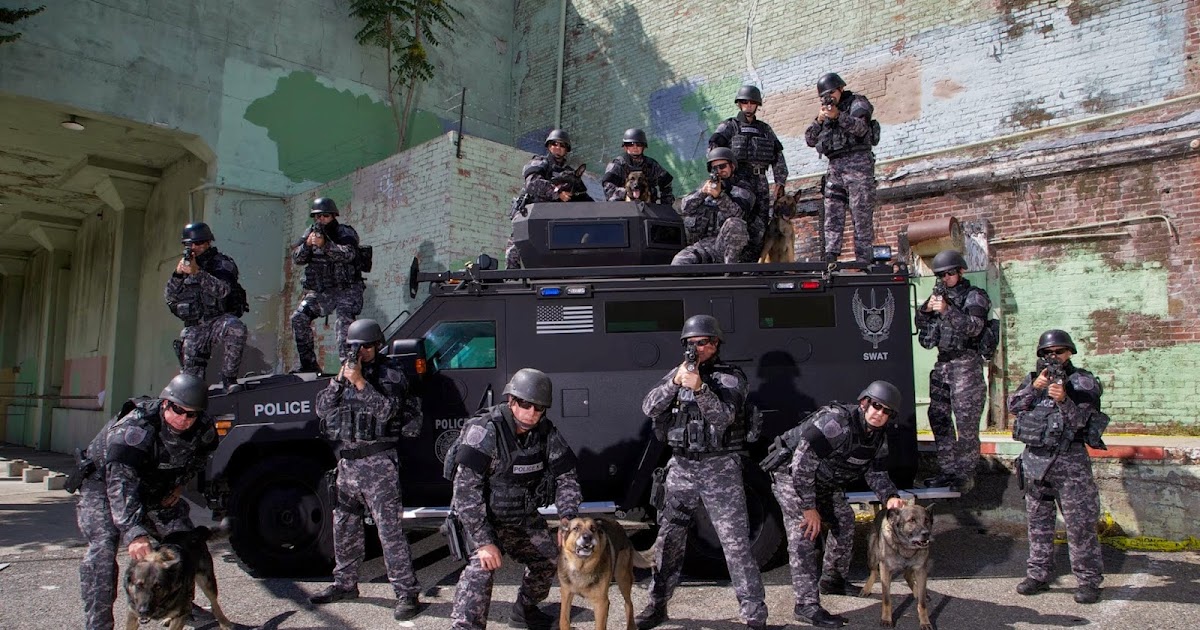 Guerreros de Élite: El Manual Básico de los SWAT