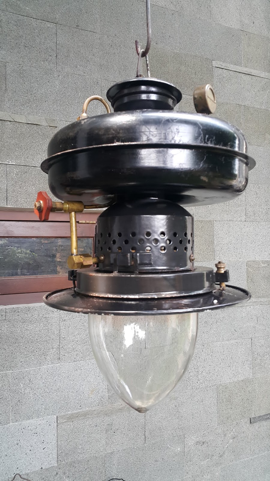 Damar Antik: Lampu stormking merk Standard (SOLD)