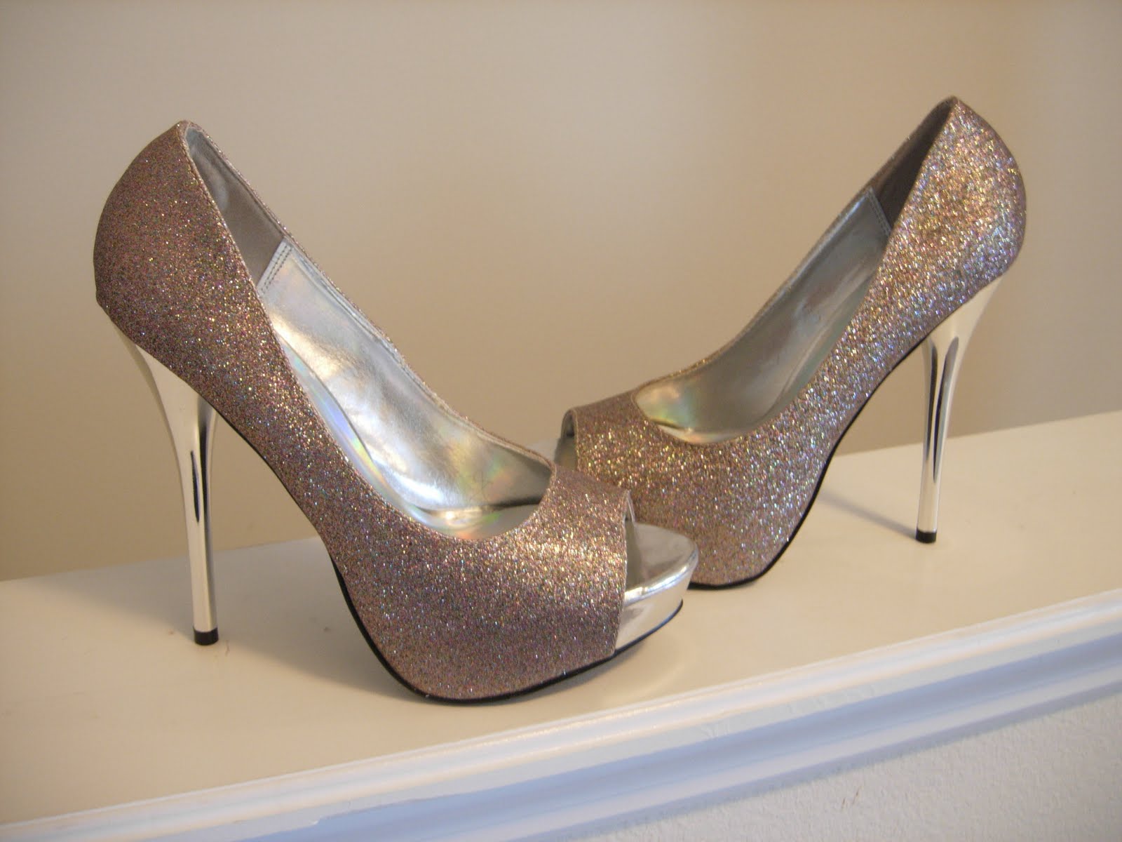 "Awkward AND AWESOME Thursdays!!!" (Post #1) - High Heels & Good Meals
