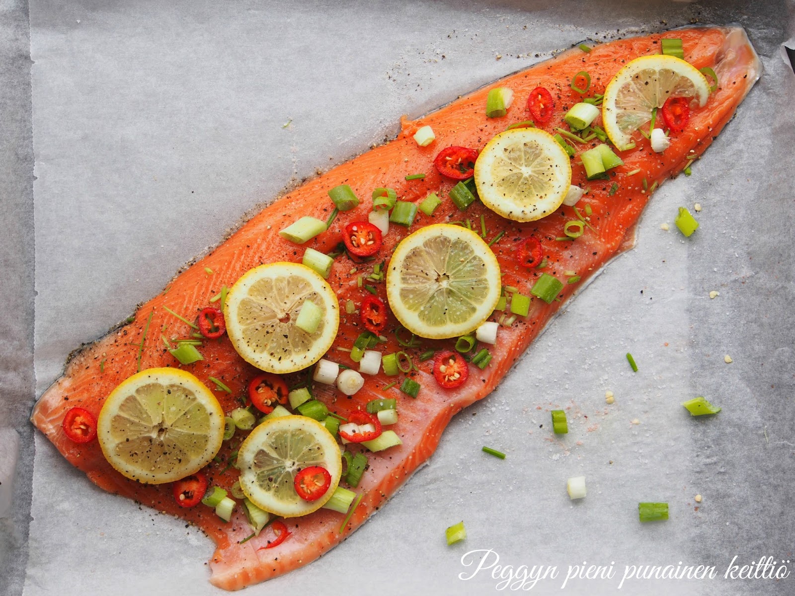 Uunilohi ja liian tuore kala — Peggyn pieni punainen keittio