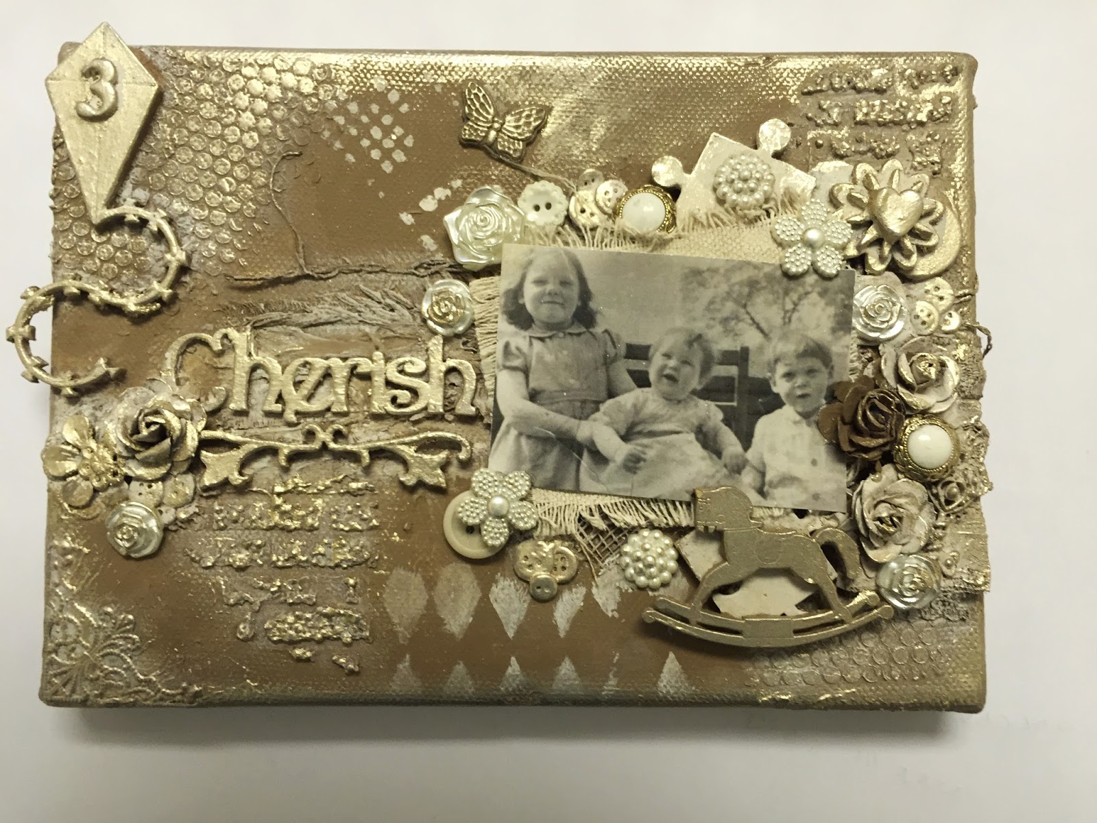 Craftie Times: Paperartsy Challenge - Shiny Stuff