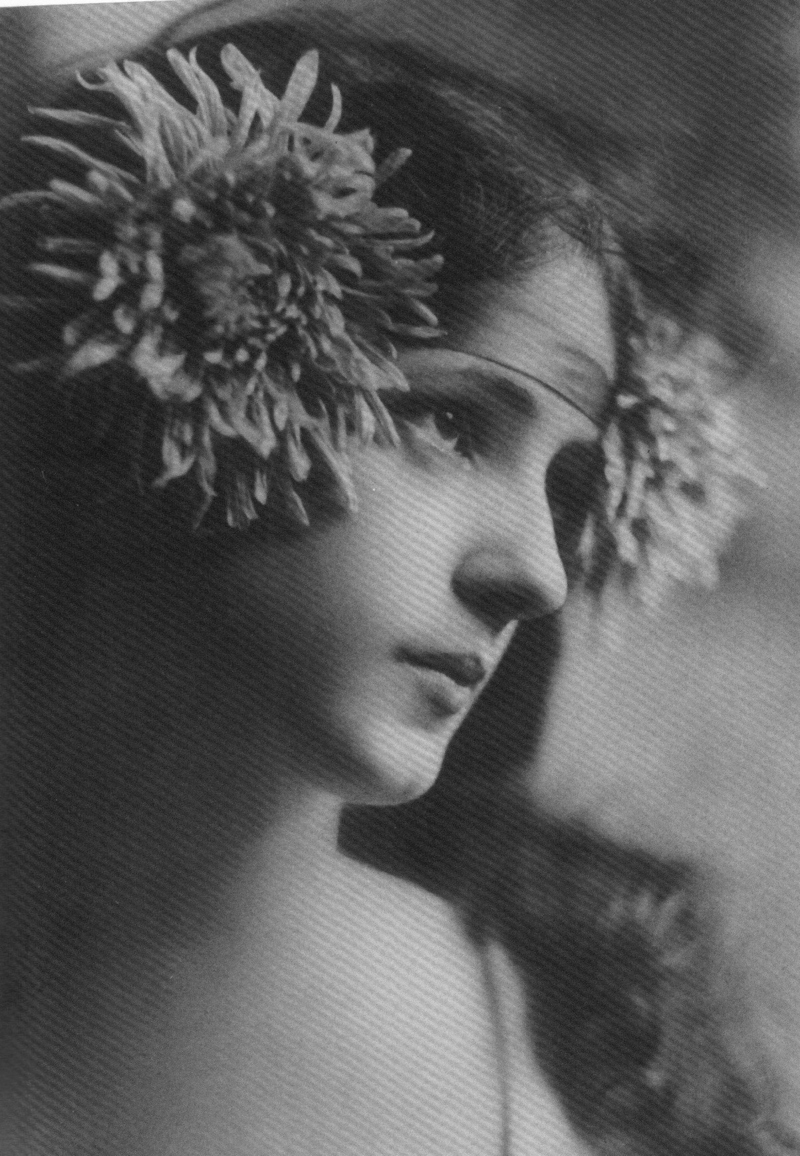Colors For A Bygone Era Colorized Evelyn Nesbitcirca 1899 1900