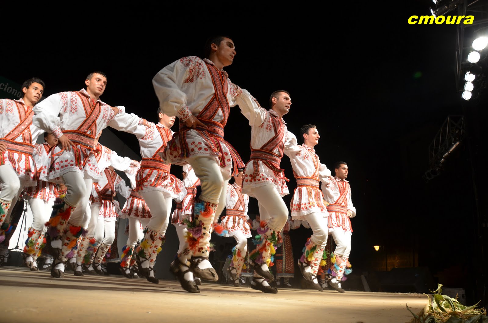 cmoura: CULTURA ROMENA ENCHE A VISTA EM SEIA