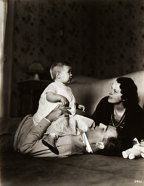 Noir and Chick Flicks: A Tribute to Neil Hamilton