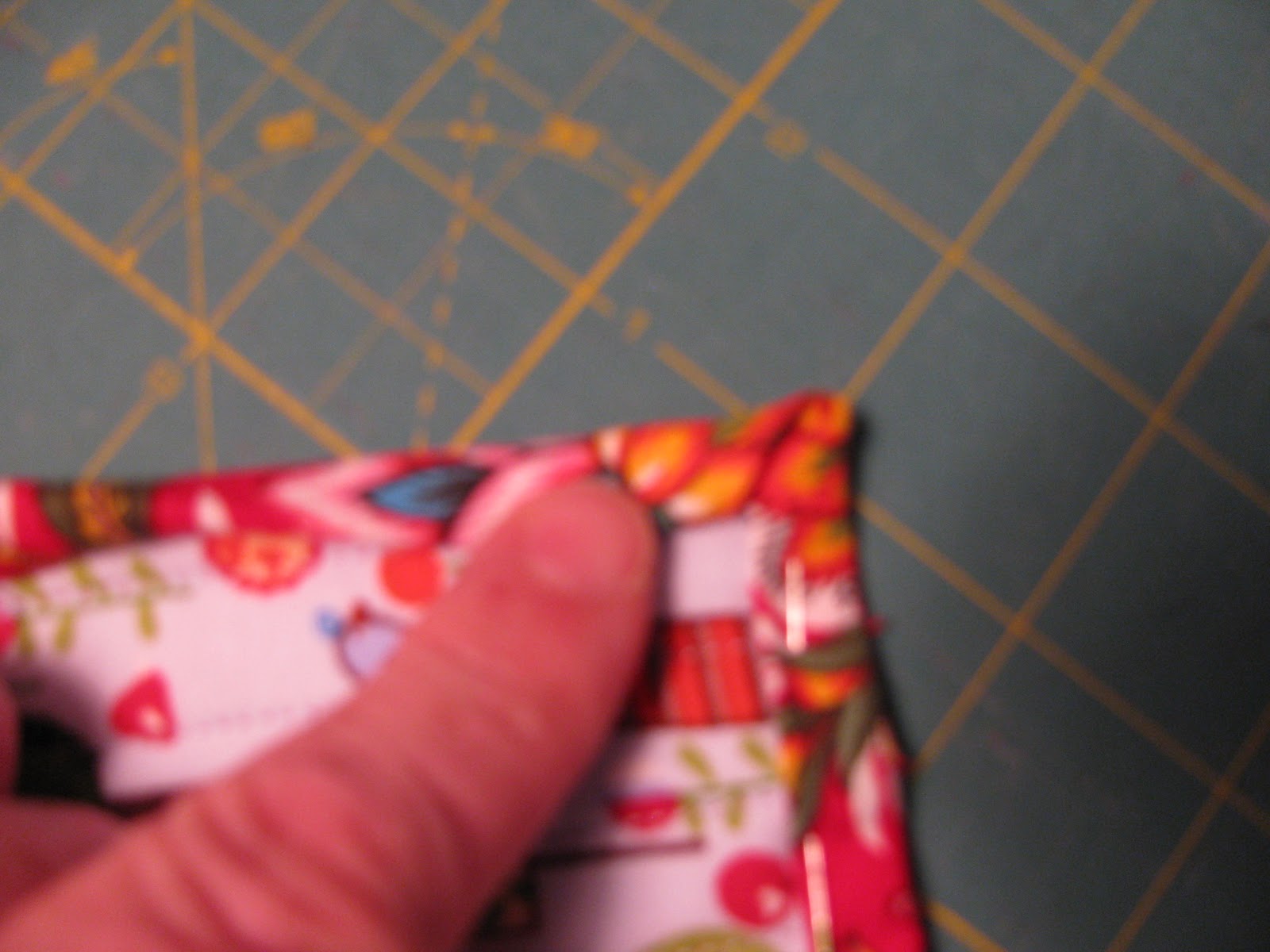 Lollyquiltz: Easy Peasy Binding for a Mug Rug