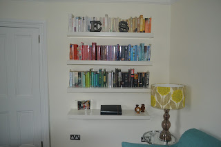 Mo theach: Look book: Colour-co-ordinated shelves