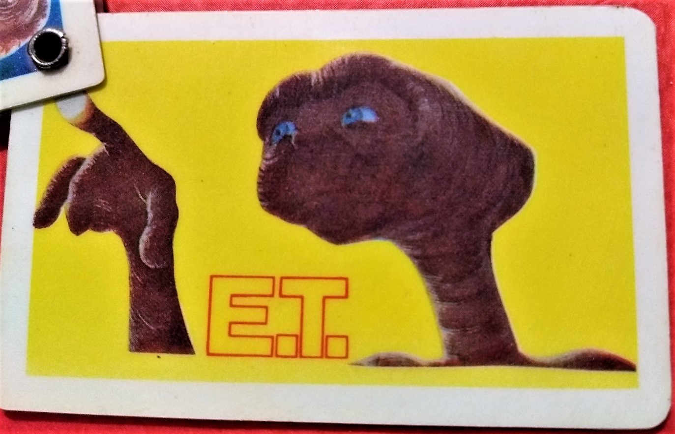 This E.T. The Extra Terrestrial Key-Chain Has Some Questionable Artwork