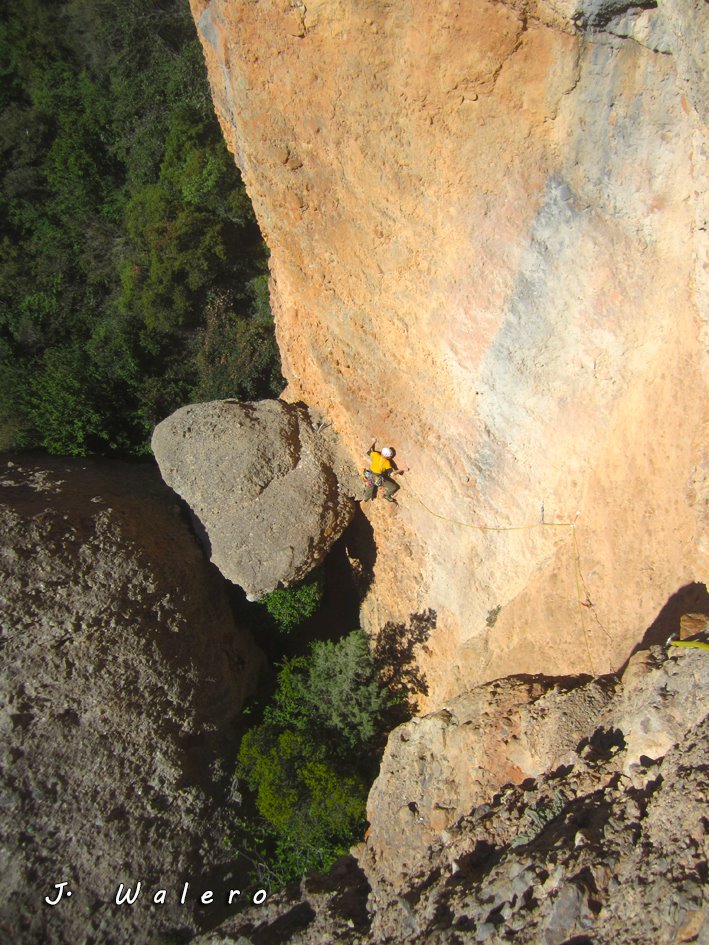 Cosmos 1402 a la Paret del Pessó