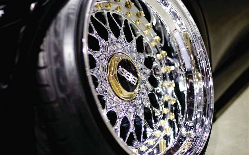 BABY DROP IT DOWN: STANCE, FITMENT, TYRE STRETCH