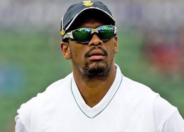 South African pacer Vernon Philander penalised for tampering with the ball