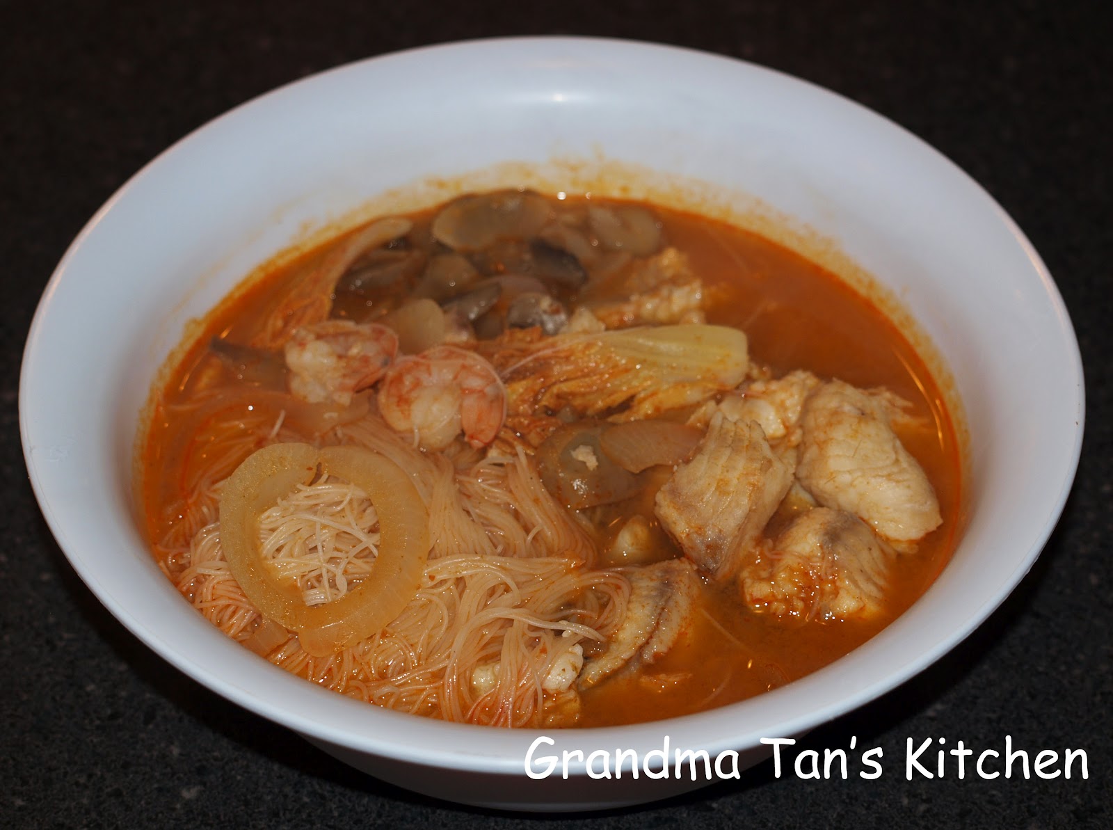Grandma Tan's Kitchen: Tom Yam Rice Noodle