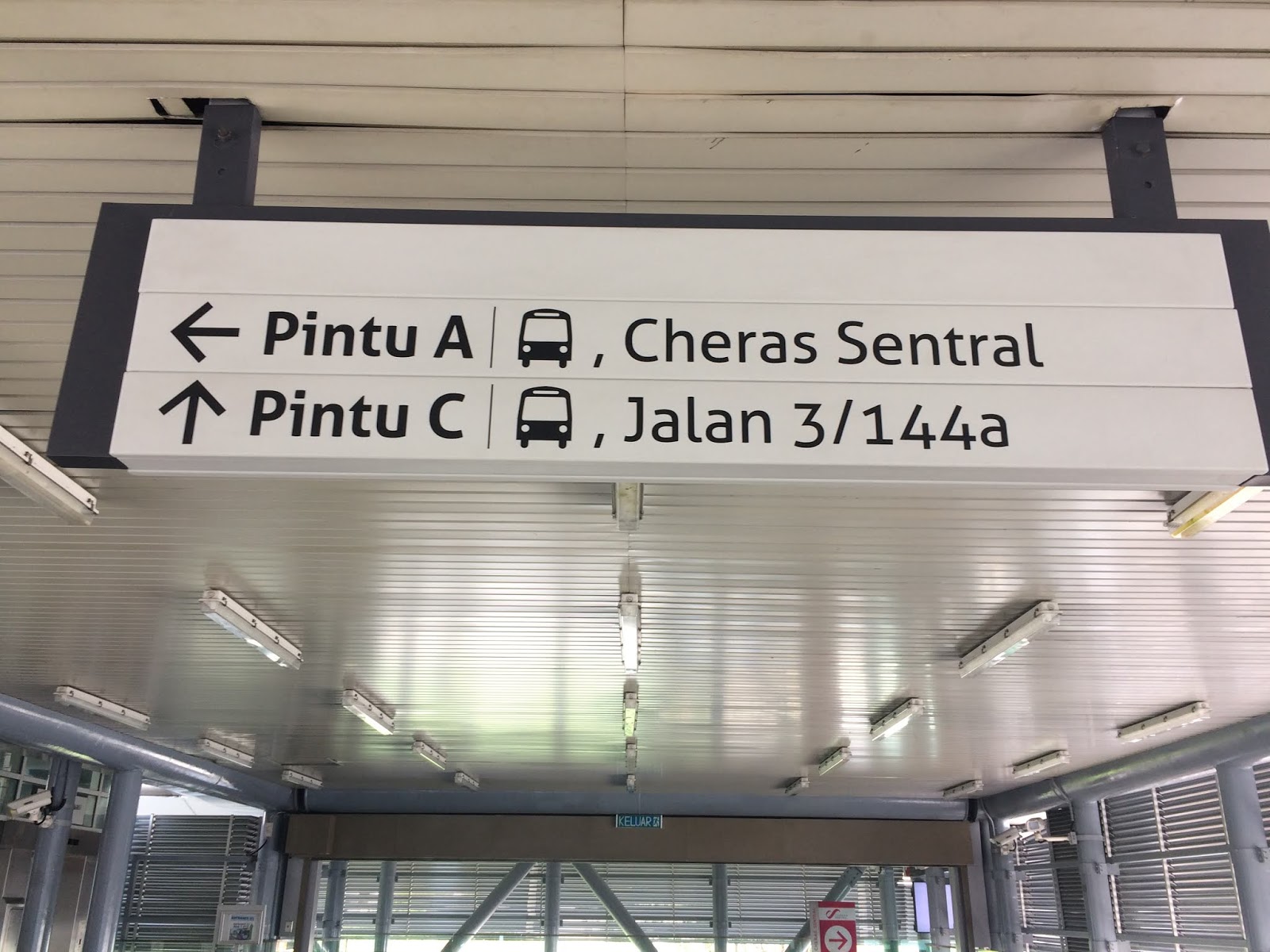 Kuala Lumpur Walk Pics : Kuala Lumpur: Taman Connaught MRT Station