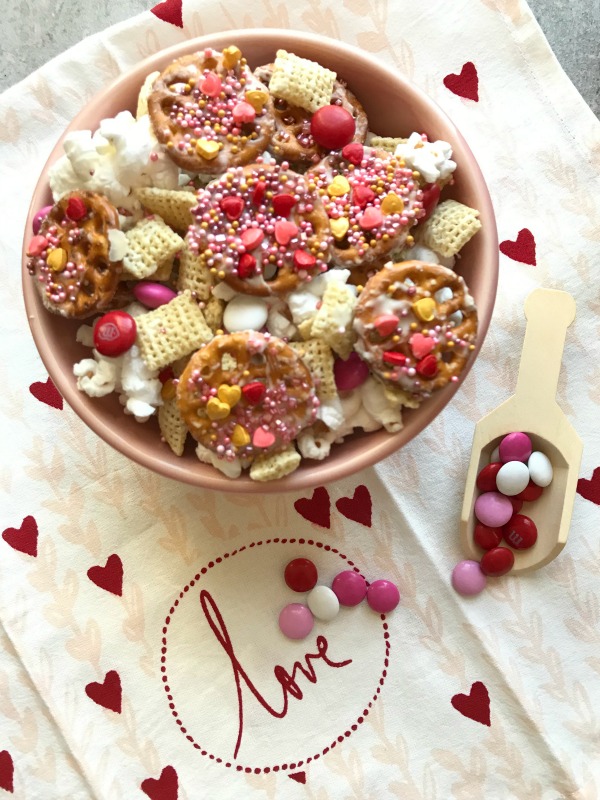 Me and My Pink Mixer: Cupid's Crunch Chex Snack Mix