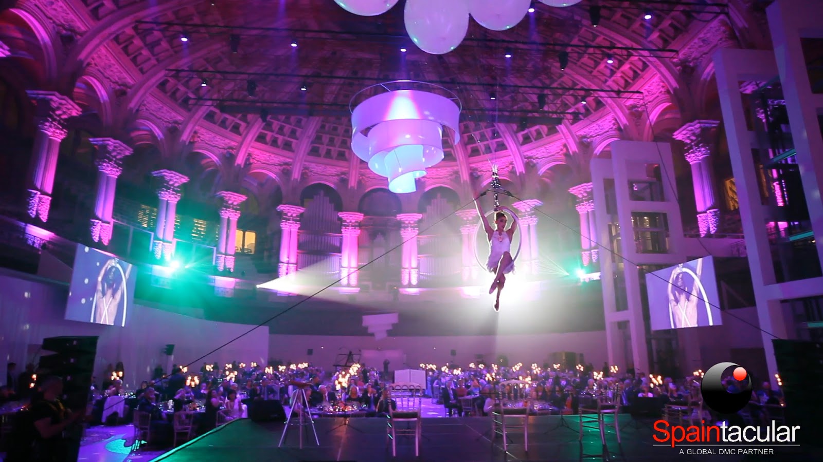 La BUENA LUZ : Noche Gaudi en la Sala Oval.MNAC Barcelona / Gaudi Night ...