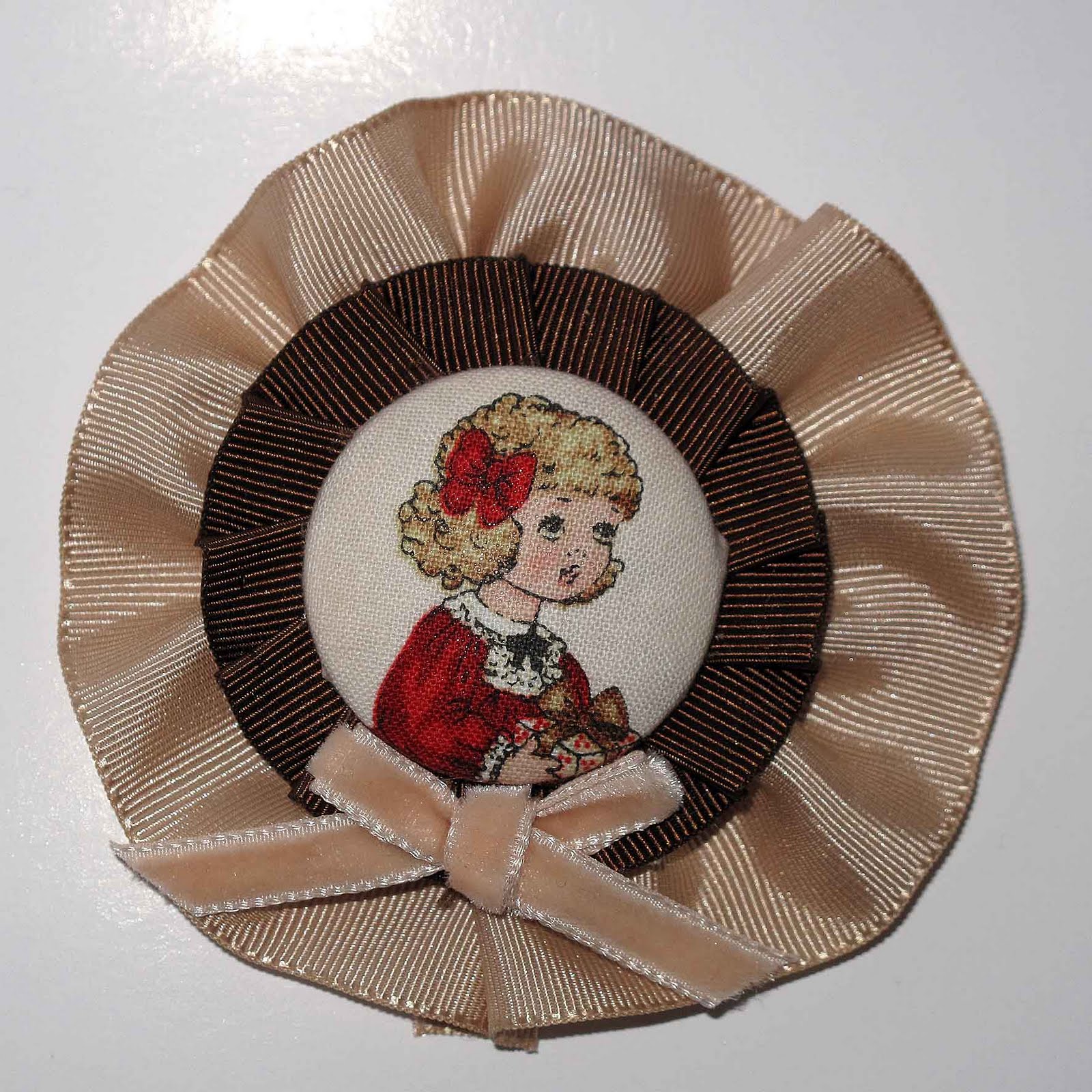 BROCHES BOTONES FORRADOS : El desván de la tata