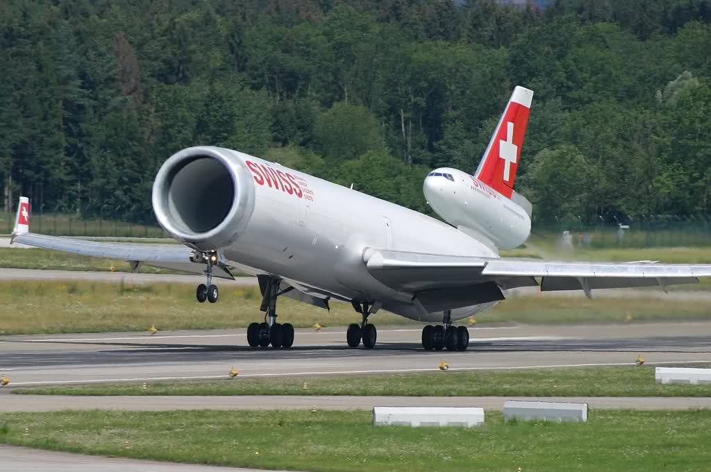 Tech-media-tainment: Fake airplane photos and other lying clickbait