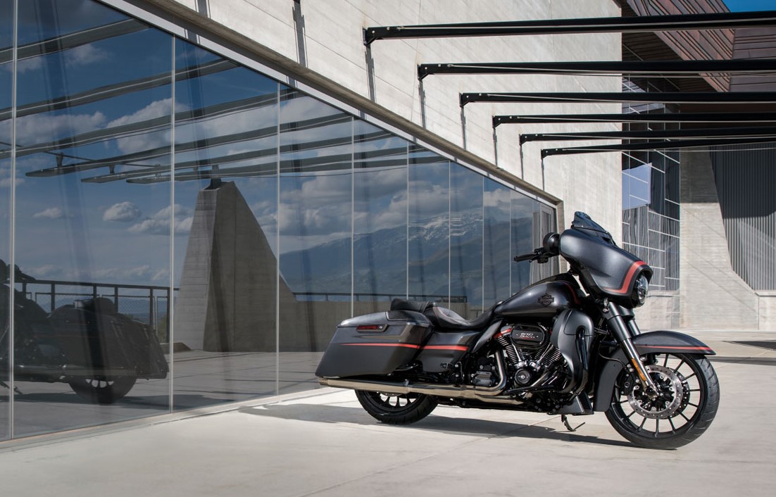 Harley-Davidson CVO/CUSTOM CVO STREET GLIDE FLHXSE MODEL Owner's Manual ...