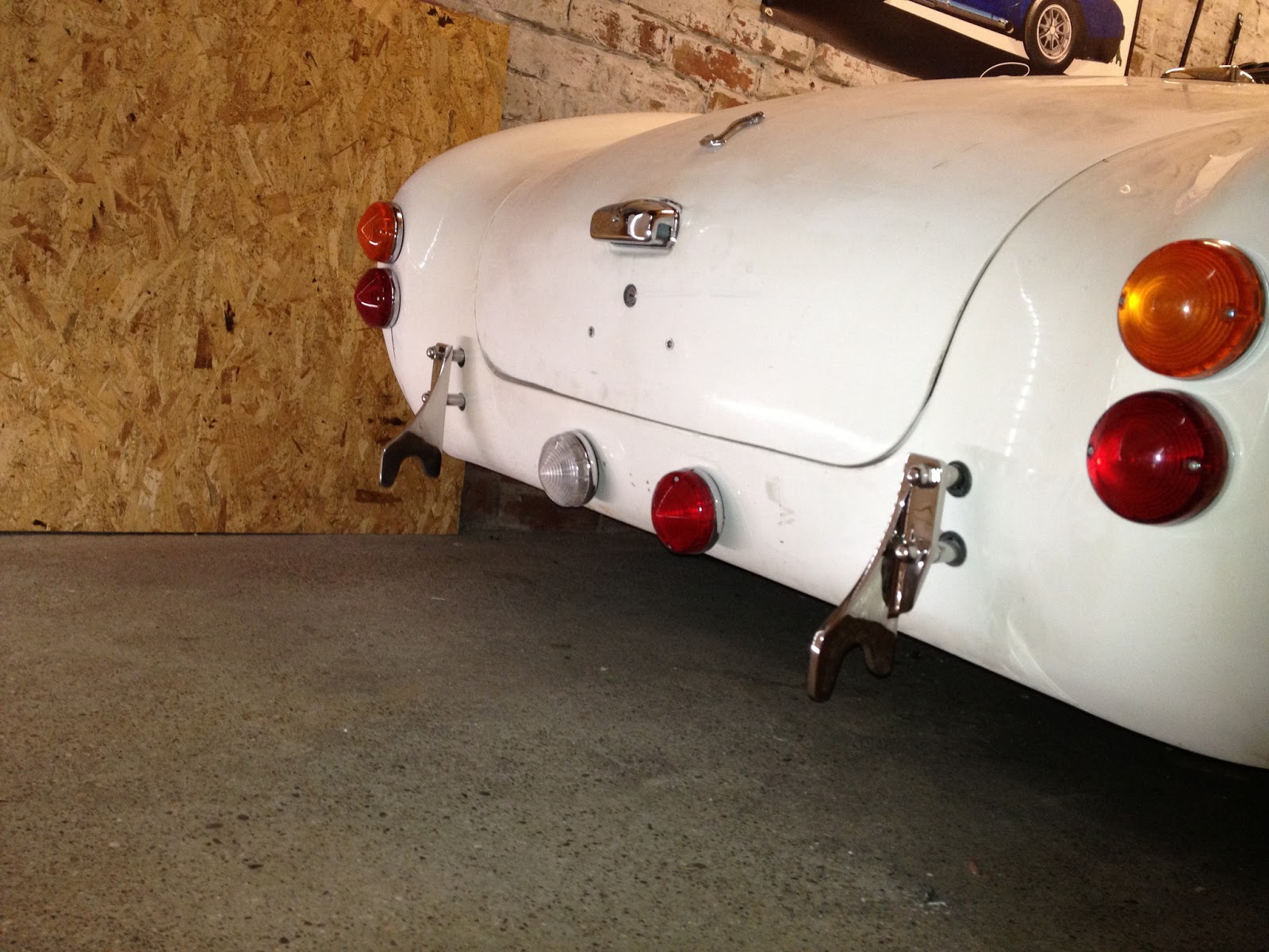 Building an AK 427 Cobra: Quick Jacks.