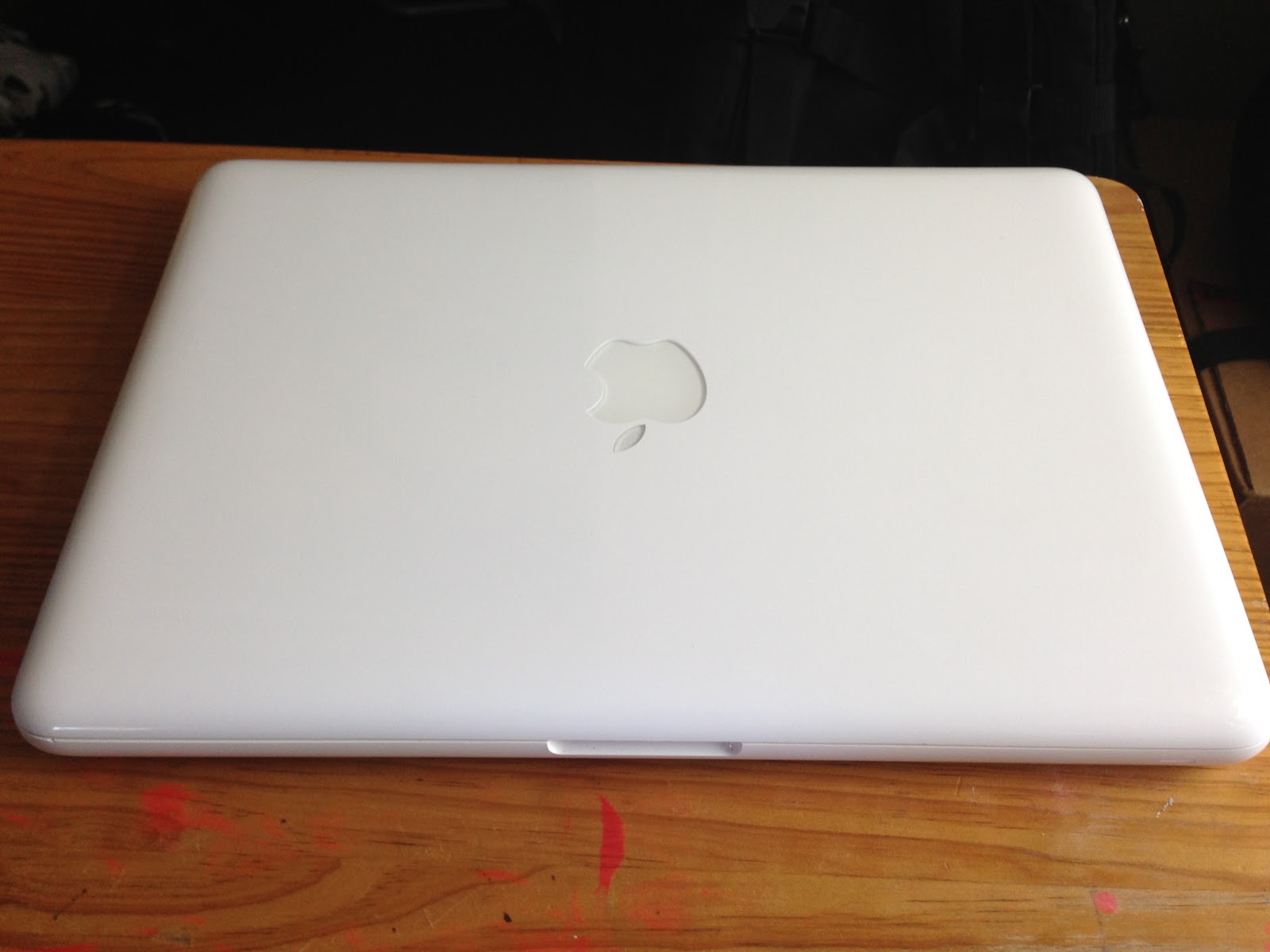 A Shoulder To Lean On: MacBook (13-inch, Late 2009) White Unibody ...
