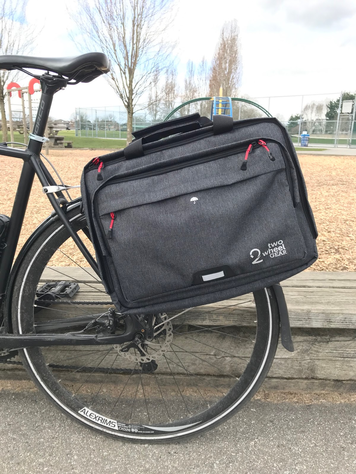 Rob's Run and Ride Blog: Gear: Two Wheel Gear Convertible Bike Briefcase